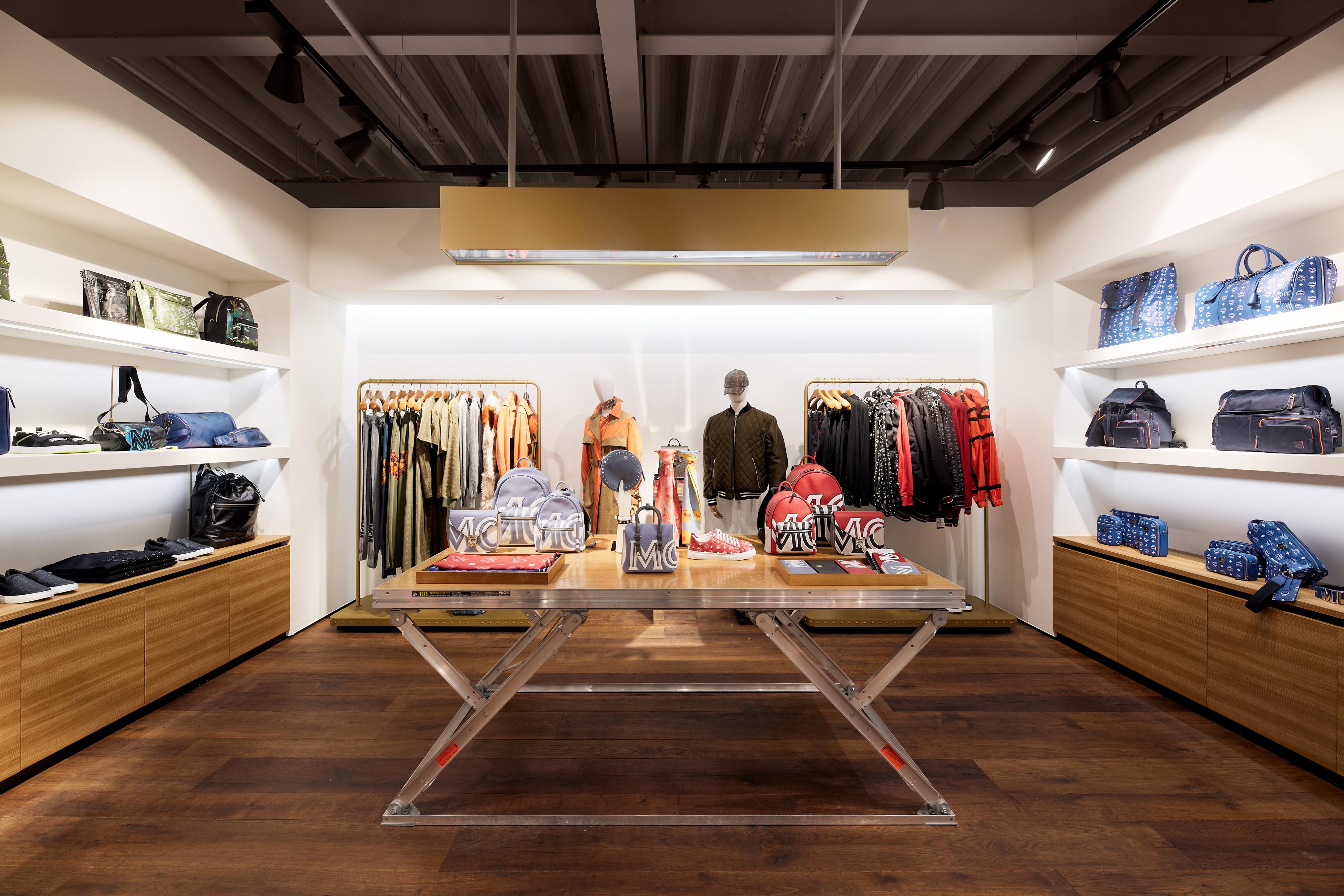 MCM Outlet • Taschen uvm. bis 70%* im Sale | OUTLETCITY